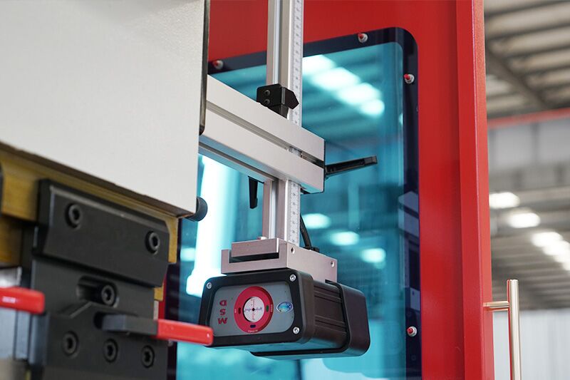 DXTECH 500T Sheet Metal Press Bending Machine with DE15 4+1 CNC System
